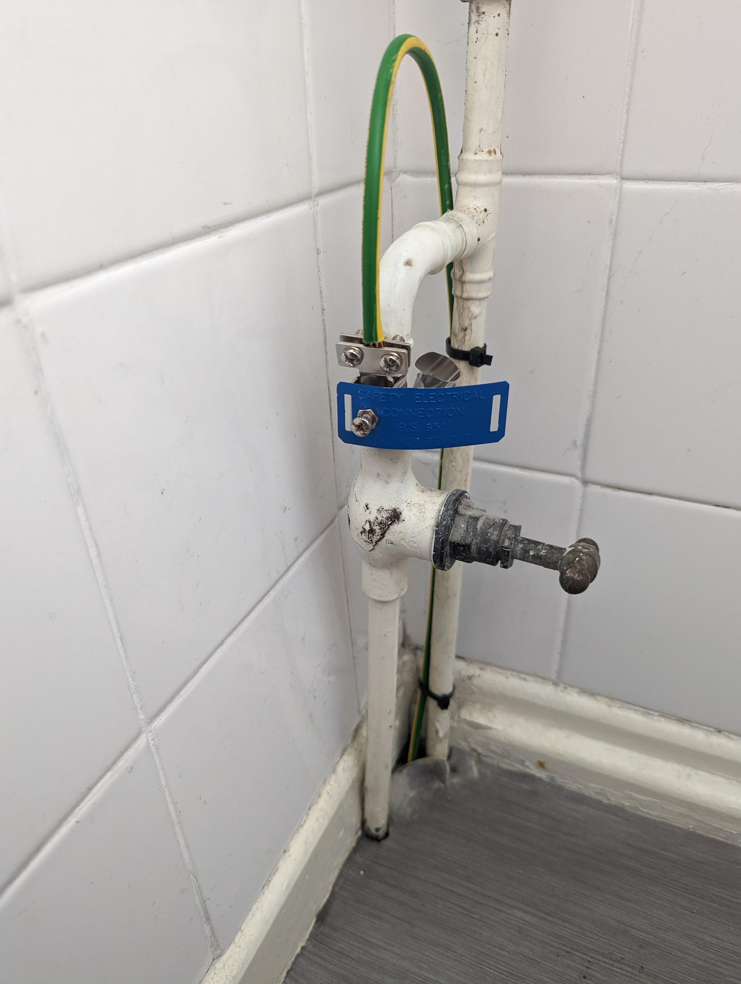 Water & Gas Pipe Bonding | Quality Electrician